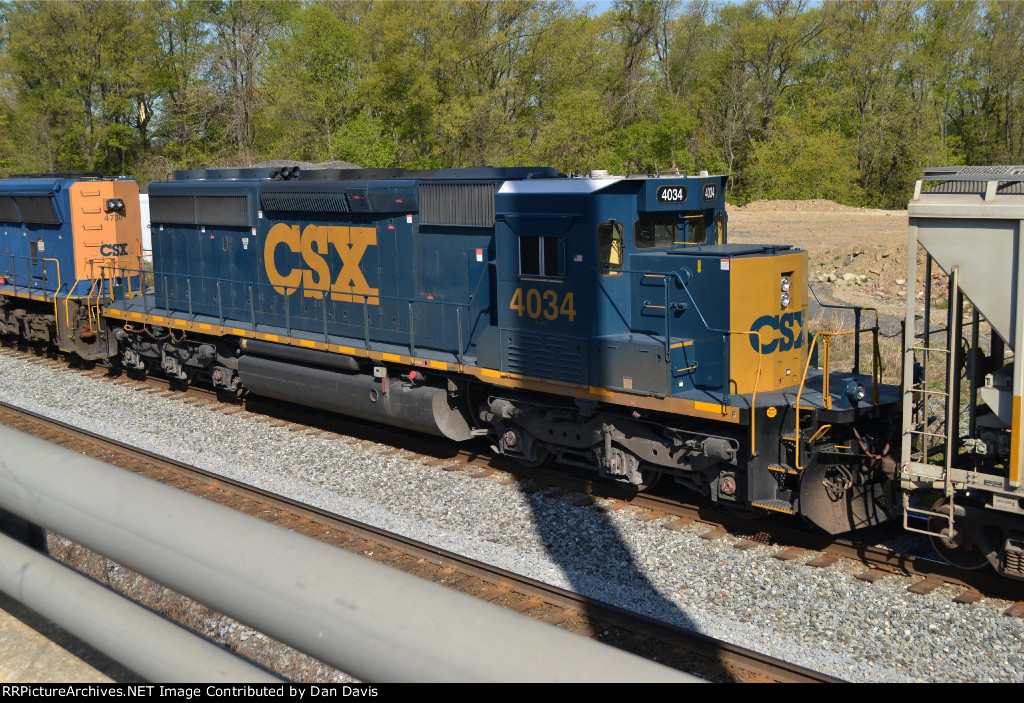 CSX SD40-3 4034 trails on Q439-26